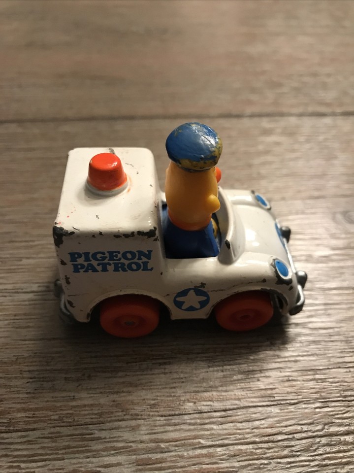 VINTAGE SESAME STREET MUPPETS HASBRO PIGEON PATROL CAR DIECAST BERT ...