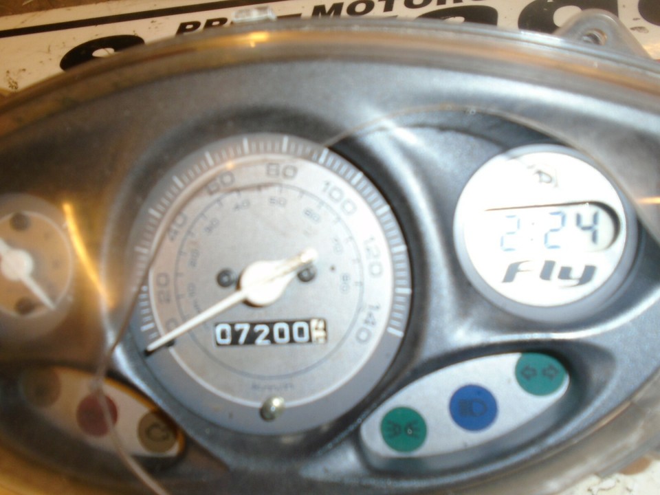 PIAGGIO FLY 125 IE 2016:SPEEDO CLOCKS DAMAGED GLASS BUT FULLY WORKING ...