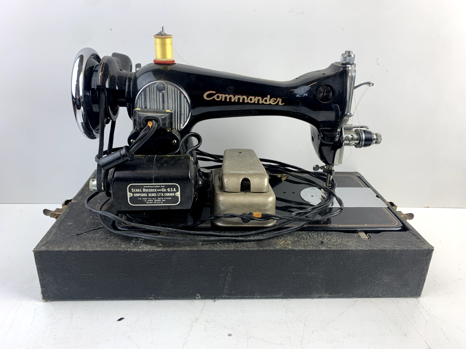Commander Sewing Machine in Case | eBay
