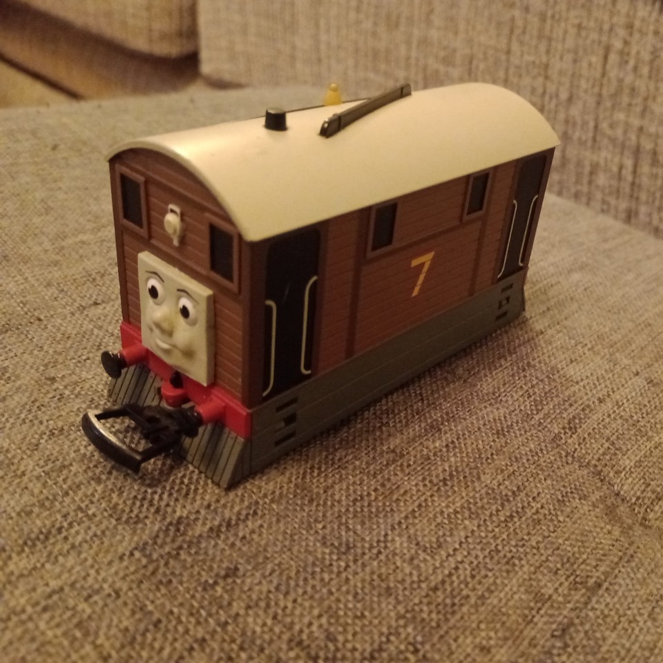 Hornby R9046 Toby the Tram Engine Thomas the Tank Range Tested ...
