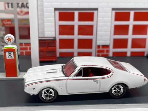 1968 68 Oldsmobile Cutlass W31 Ram Rod White Opening Hood 1/64 Diorama ...