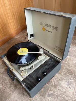 Westinghouse Vintage Briefcase Style Vinyl Record Player: Model No ...