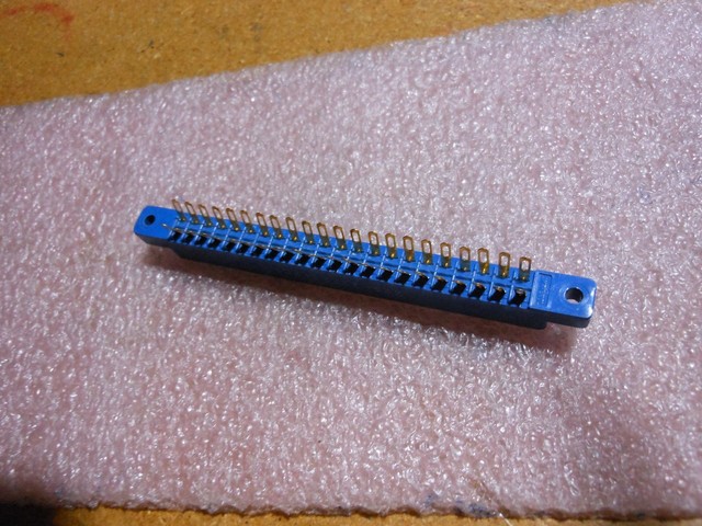 AMPHENOL CONNECTOR PART # M21097/21-163 NSN 5935-00-355-4919 # 225 ...