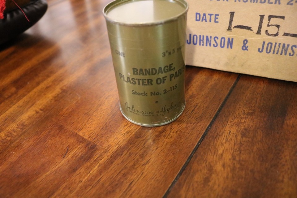 NOS unissued WWII Johnson Johnson plaster paris bandage in metal can | eBay