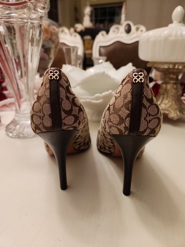 Beautiful COACH-Ellin SIGNATURE JACQUARD PUMPS Org.$ 248.00 Like Newwww ...