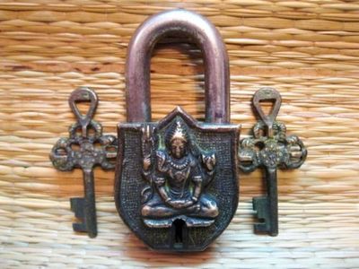 LORD SHIVA SHIV SETTING FIGURE ANTIQUE LOCK WITH TWO KEYS OLD ANTIQUE ...