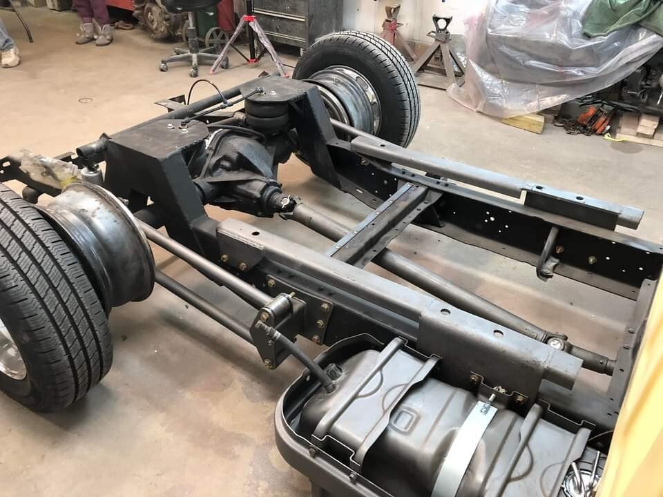 73-87 chevy gmc C20 C30 14 bolt inner over axle bag mounts with watts ...