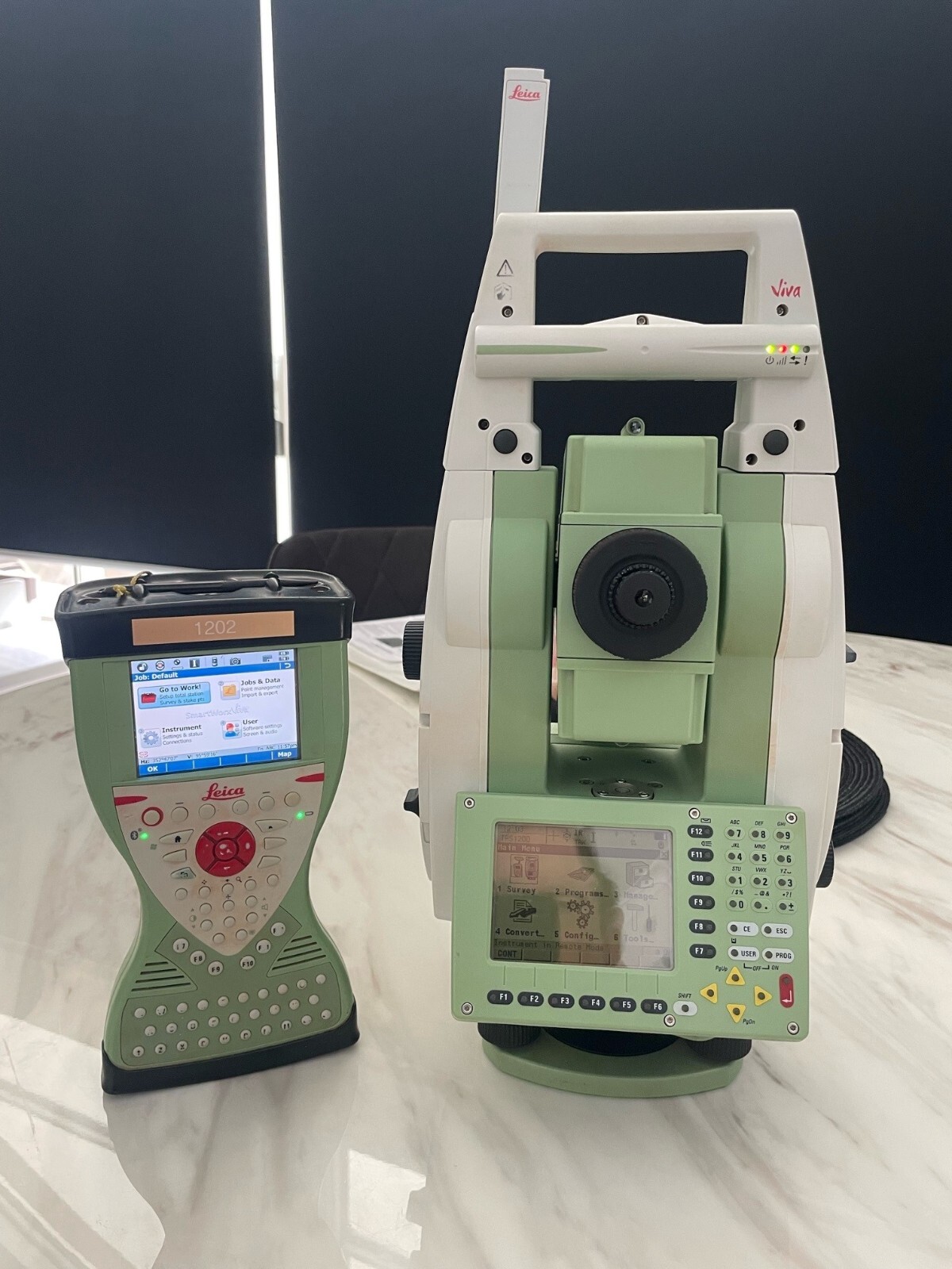 LEICA TCRP 1202+ R1000 and CS15 Controller | eBay Australia