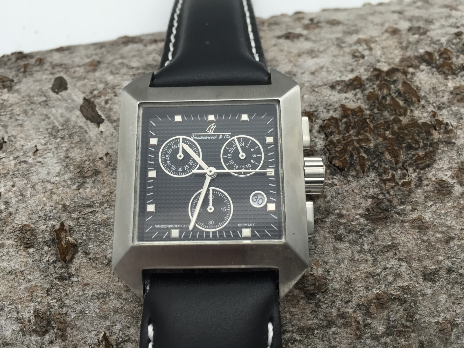 black Chronograph with date, small size - stylish modern dial new, ISA ...