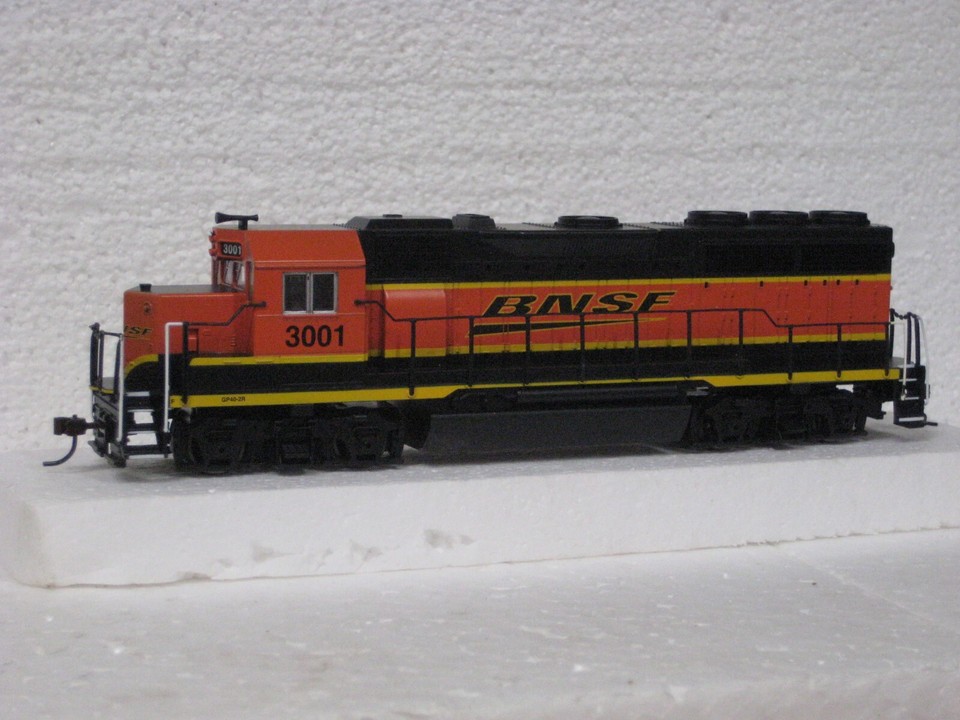 HO BACHMANN RAIL CHIEF TRAIN SET BNSF LOCO & 4 CARS *NO ORIGINAL BOX ...