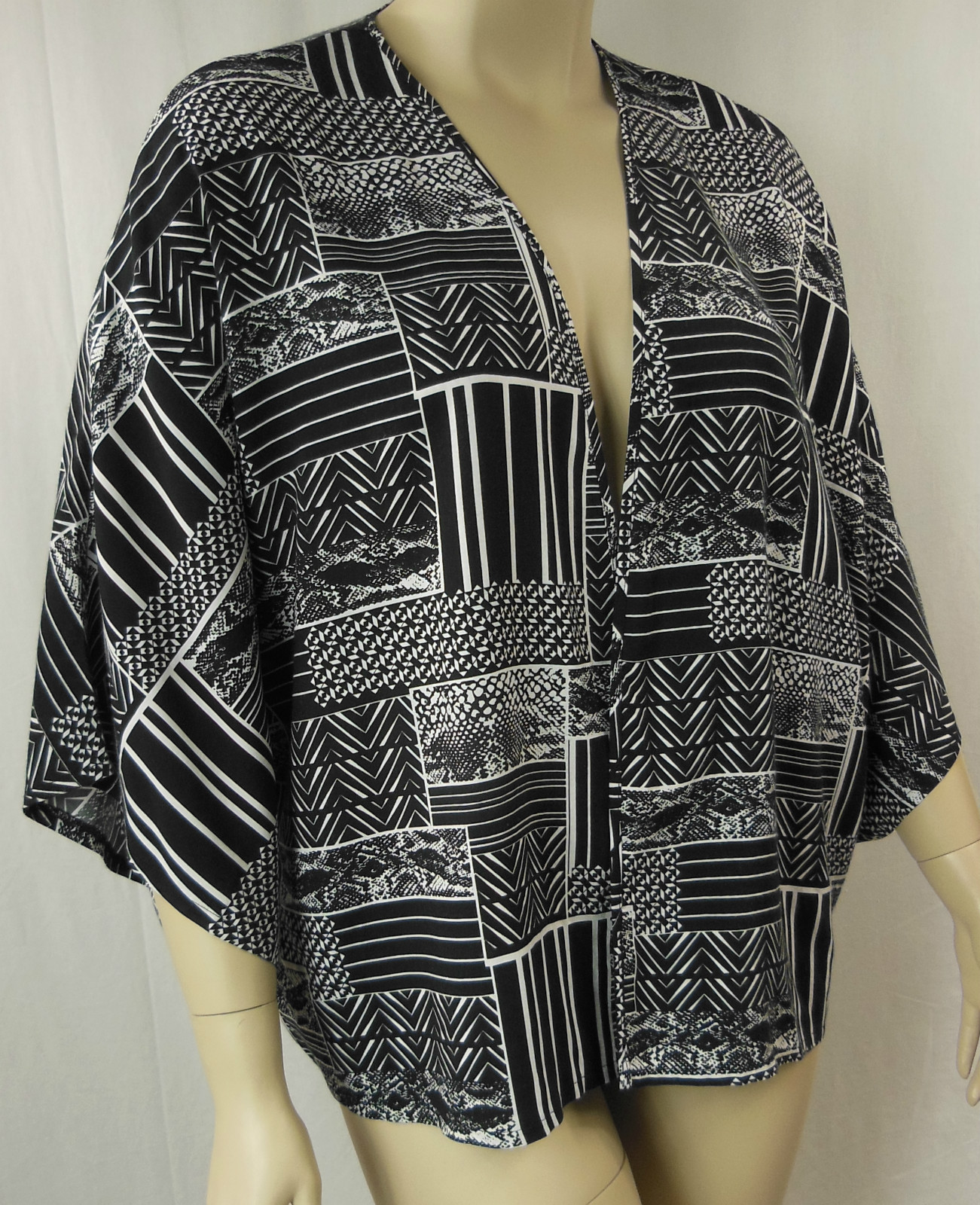 NEW Rockmans Black White Tribal Elbow Sleeve Drape Cover Up Jacket Size ...