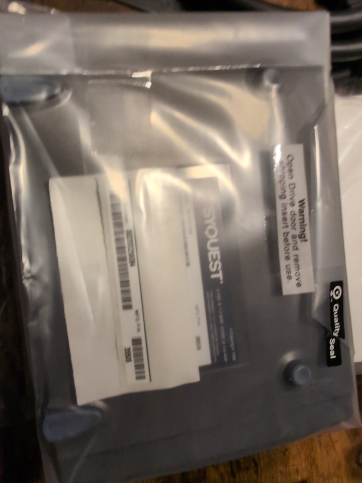 SyQuest SyJet 1.5GB External SCSI Drive w/ Box, Power, Manuals ...