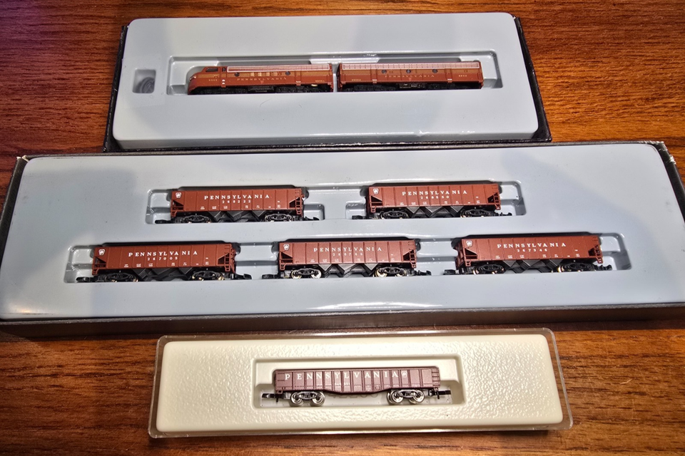 Marklin Z # 88605 F7 A/B/B/A Diesel Loco Pennsylvania & 82591 Car Set ...