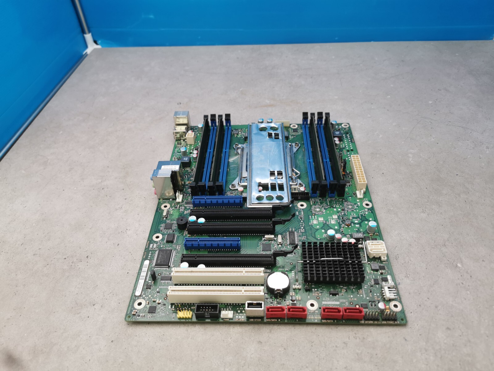 Fujitsu D3128-B25 GS 1 Intel C600 (prof. X79) Socket 2011 w/ Processor ...