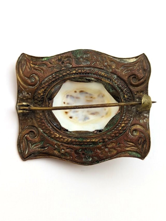 Victorian Pin with Seashell, 1900's, Vintage Jewelry - Gem