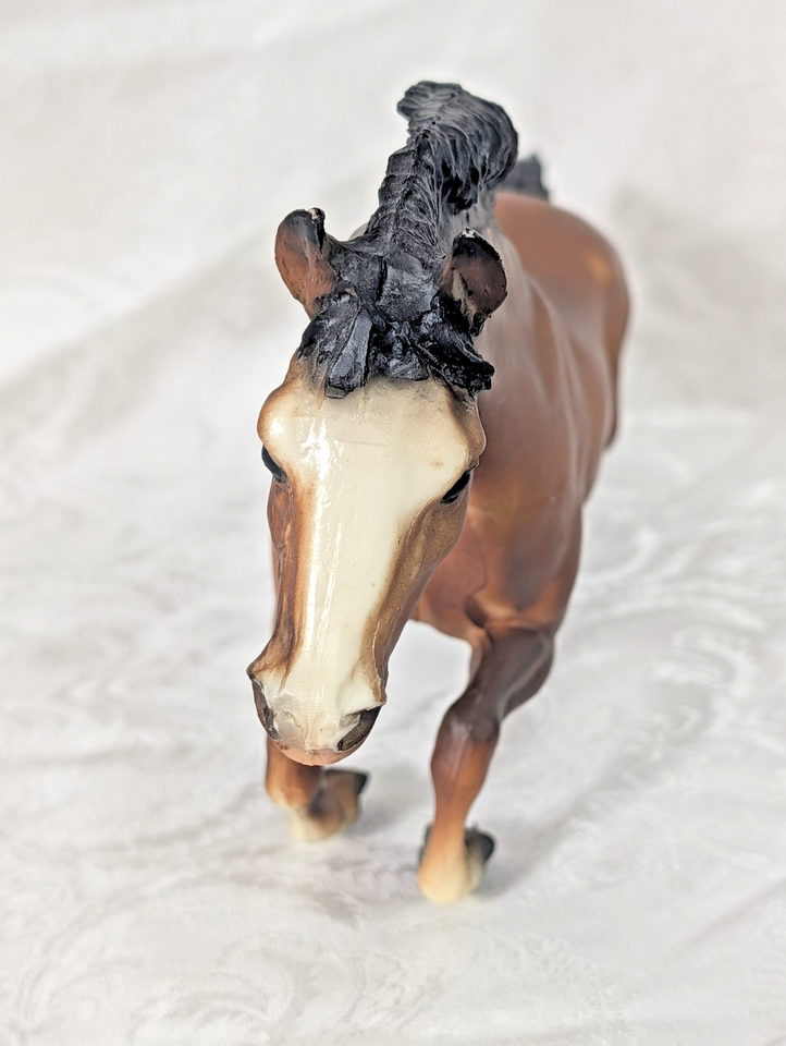 BREYER TRADITIONAL-Vintage Bay Jumping Horse With Stone Wall Jump Stand ...