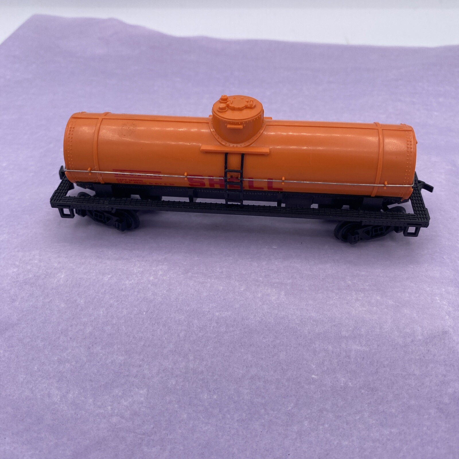 HO Scale "Shell Oil Company" SCCX 1154 Single Dome Tanker Freight Train ...