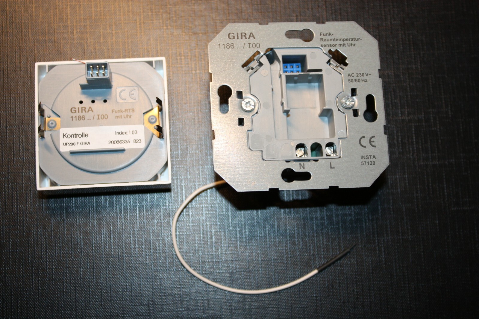 Gira System 55, 118603 Funk Raumtemperatur Sensor mit Uhr in reinweiß ...