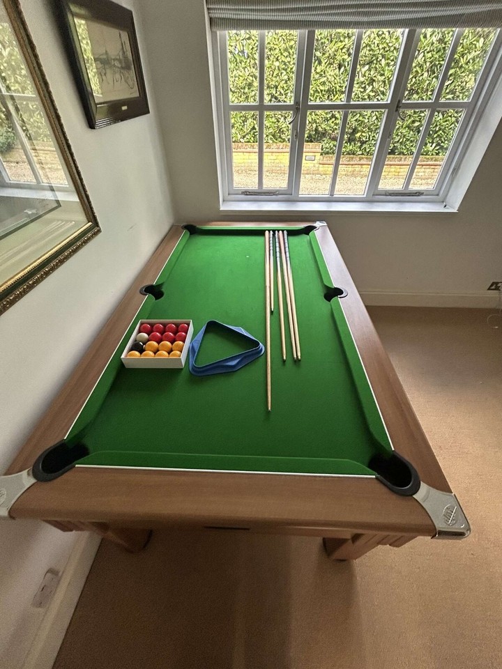 DPT 190cm x130cm Green felt Pool Table with Accessories, cues, balls ...