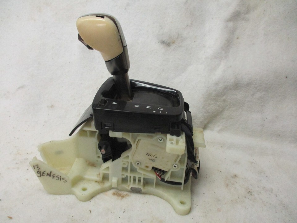 13 2013 Hyundai Genesis Transmission Shift Gear Shifter Knob Assembly ...