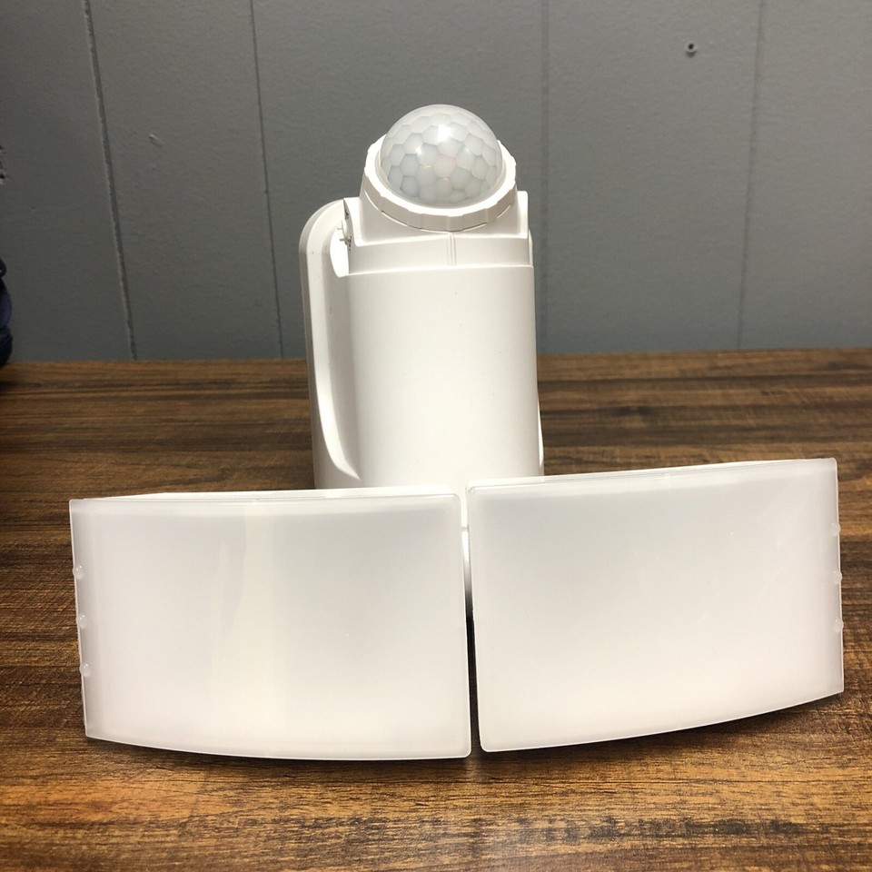 Defiant Motion Activated Solar LED Security Flood Light - Missing Solar ...