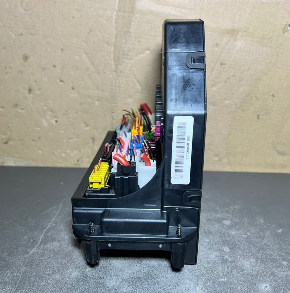 10-16 Mercedes-Benz W212 W204 Front SAM Module Relay Fuse Box A212 ...