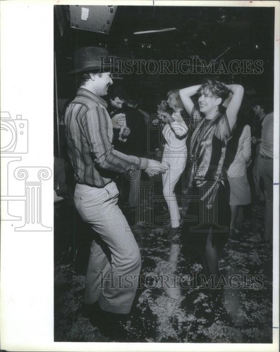 1984 Press Photo Hatted Uri Raanan Construction Chery Cohn Goodman ...