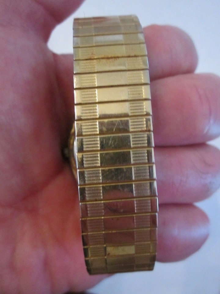 VINTAGE MEN'S CHEROKEE DAY DATE WATCH - QUARTZ - FLUTED BEZEL - BBA18 ...