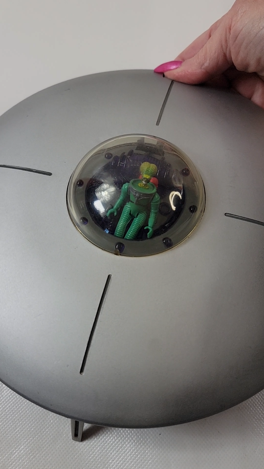 1996 Trendmaster Mars Attacks Flying Saucer w/ Battle Sounds & Lights ...