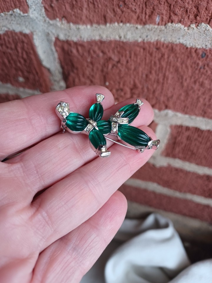 VINTAGE SGD CROWN TRIFARI PAT # GREEN MOLD GLASS RHINESTONE TOM TOM RAG ...