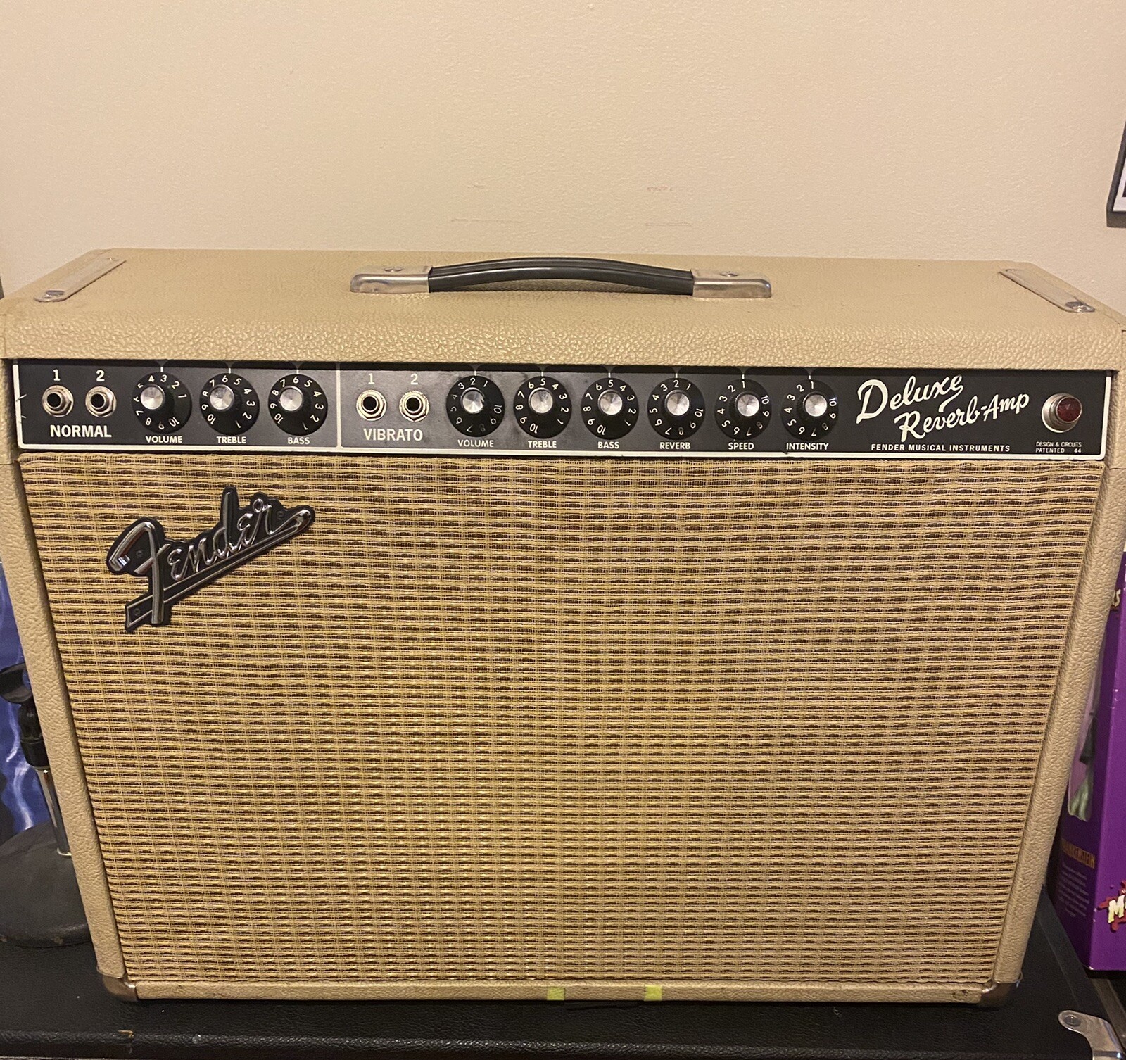 1972 Fender guitar and bass catalog - page 48: Fender Deluxe Reverb ...