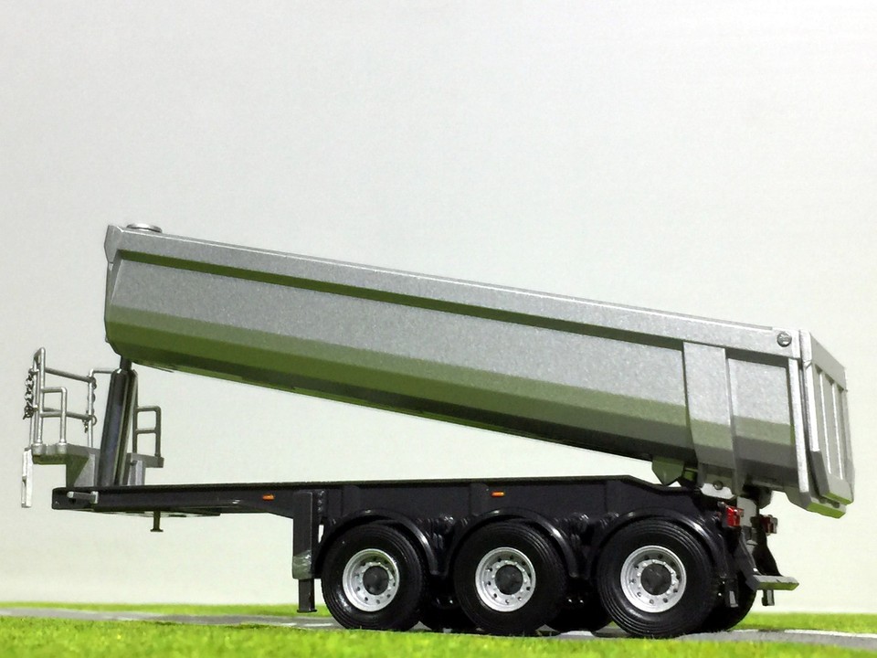 halfpipe tipper trailer 3 axle in silver WSI truck models 03-2000 , 1: ...
