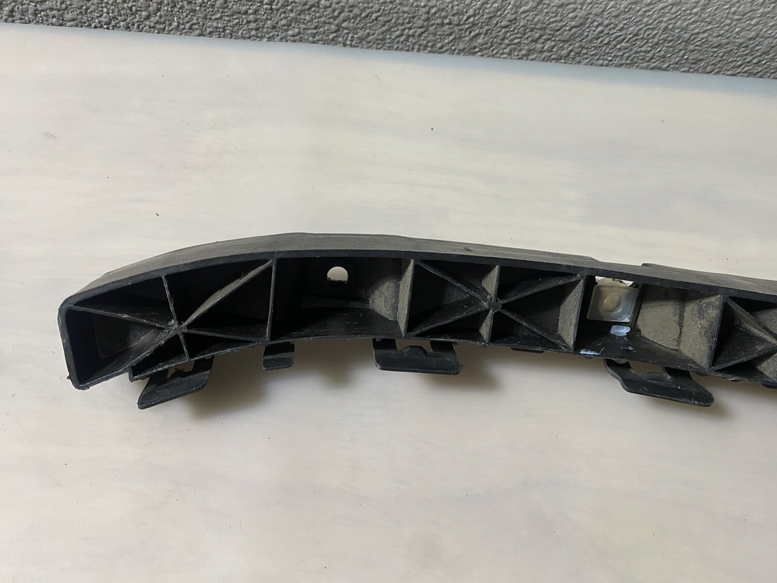 2011 - 2015 2016 Hyundai Elantra Rear Left Driver Bumper Bracket 86613 ...