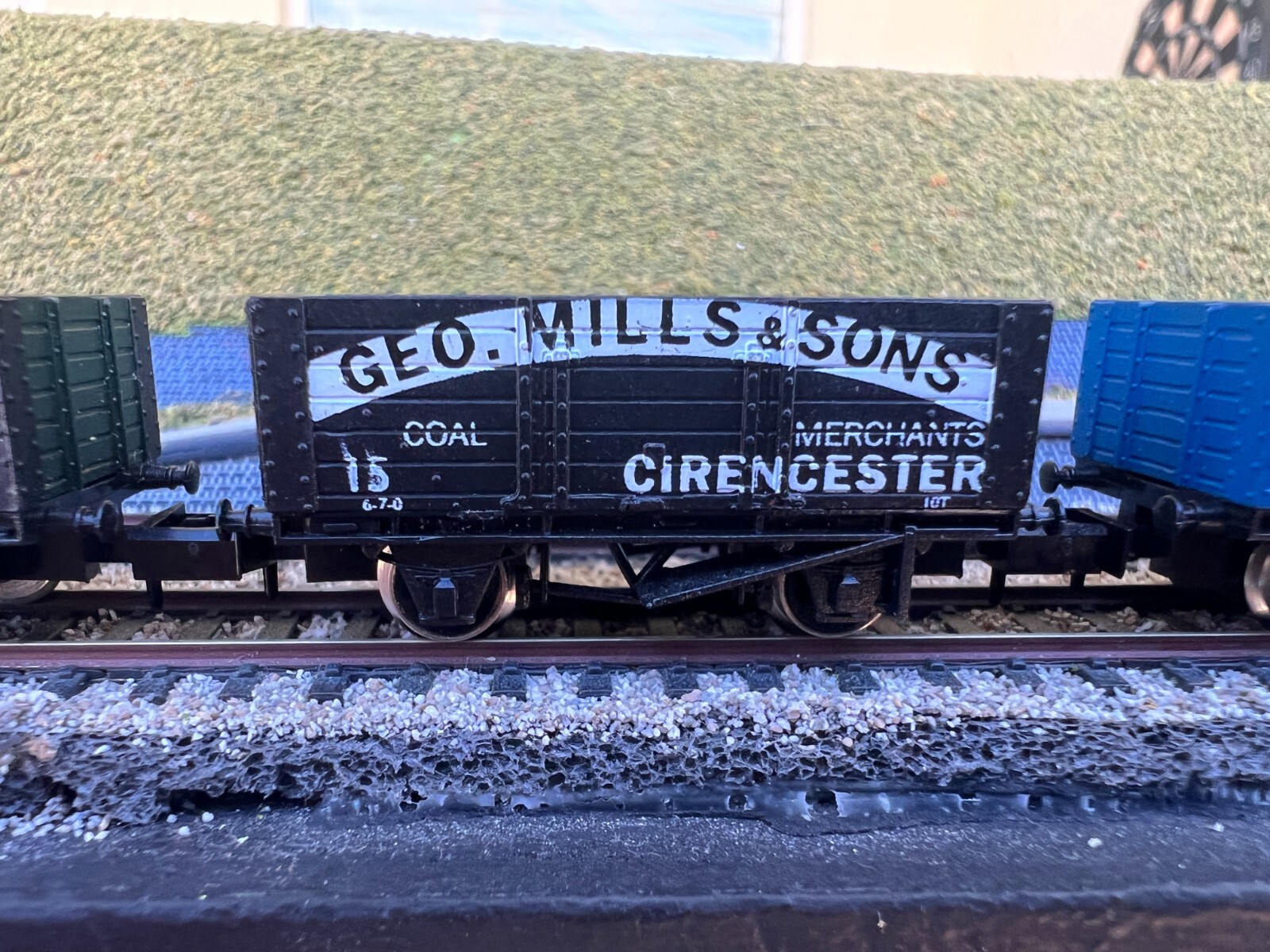 Graham Farish N Gauge 7 Plank Wagon Coal Geo. Mills & Sons | eBay