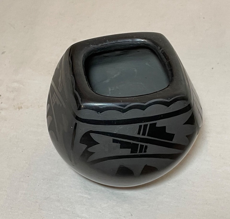Yolanda Velarde Native American Santa Clara Pueblo Black Pottery ...