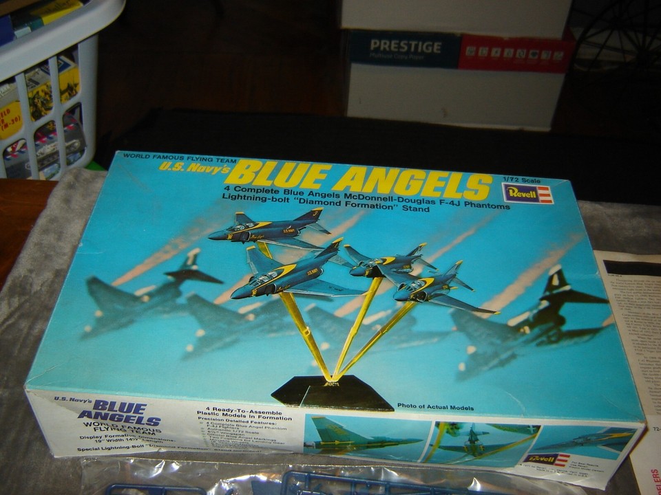 Revell Model kit #H-186 US Navy BLUE ANGELS box opened 1/72 kit 4 plane ...