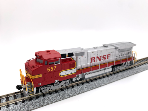 Atlas 48805 BNSF Dash 8-40BW #557, N Gauge | eBay