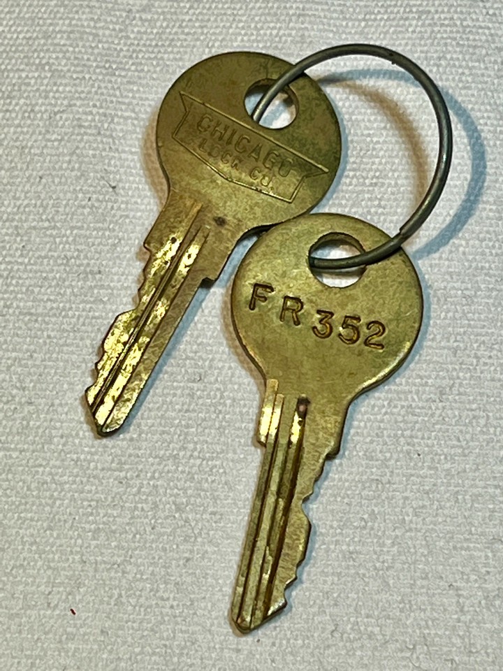 2x Vintage Chicago Lock Co Keys - FR352 | eBay