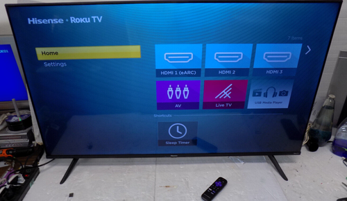 HISENSE 50" Class UHD 4K (2160p) Roku Smart LED TV (50R6E4) with Remote ...