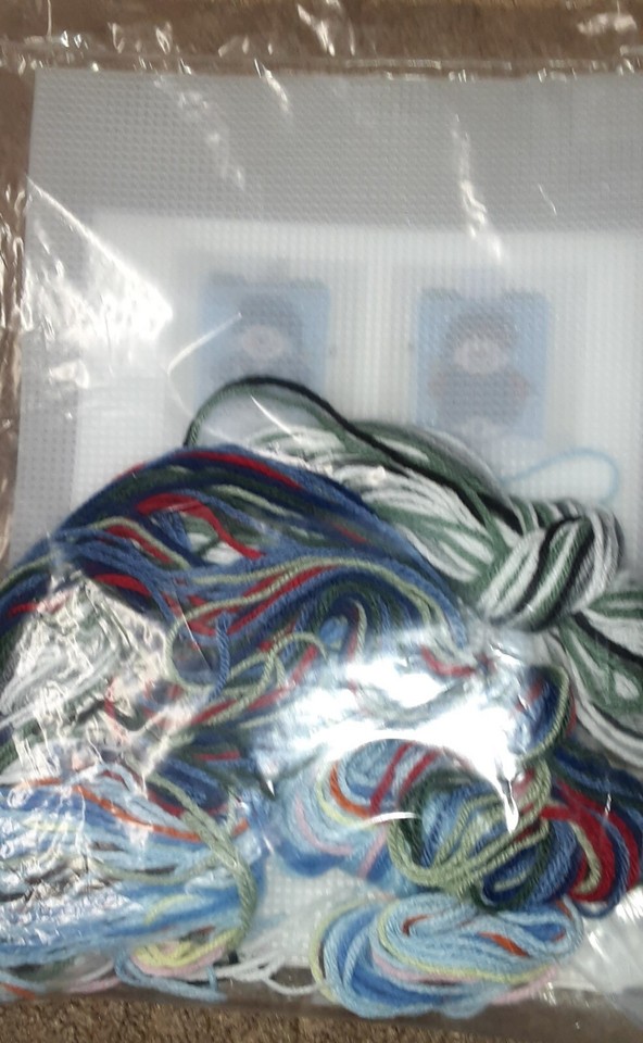 Mary Maxim Tissue Box Cover Kit Snow People Snowman 32075 PLASTIC ...