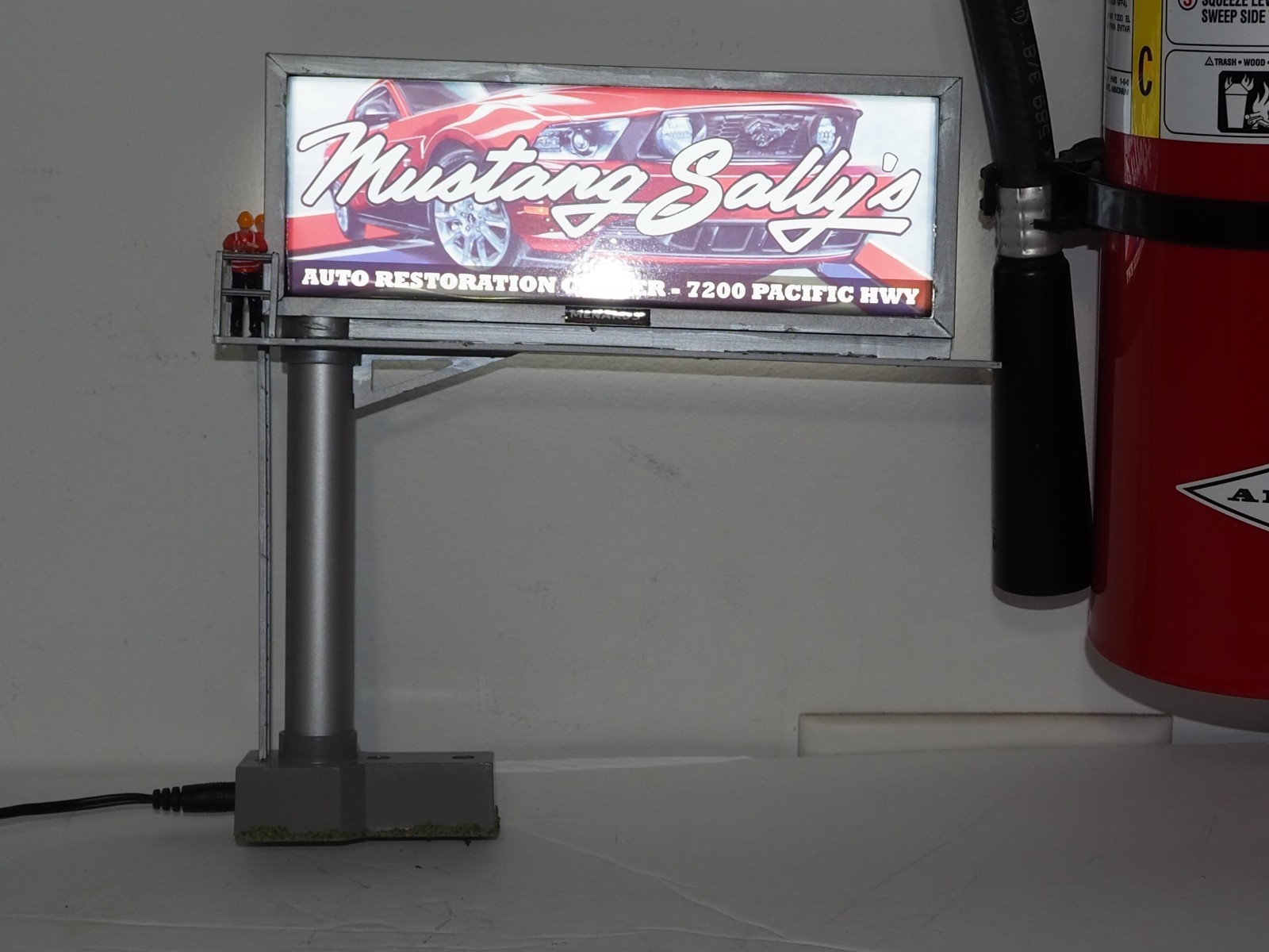Menards ~ O Gauge 19-Sign Lighted Billboard #1 | eBay