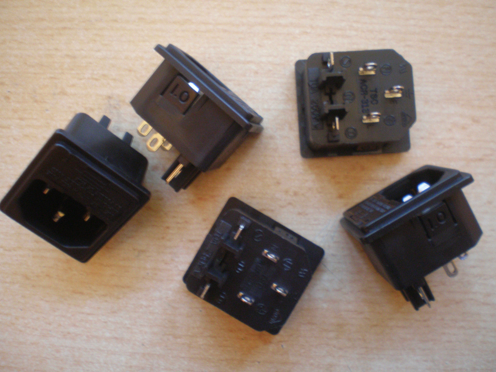 IEC fused Mains Panel inlet socket + fuse holder Box of 100pcs 220/240V ...