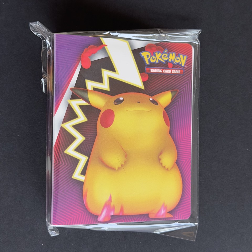 Pokémon Pikachu Charizard Vmax Gigantimax - Mini Portfolio Card Binders ...