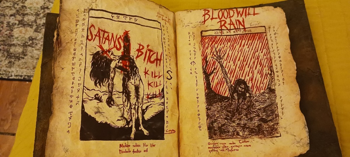 Necronomicon Evil Dead 2013 Replica Books I Make… 13 Ghosts Black