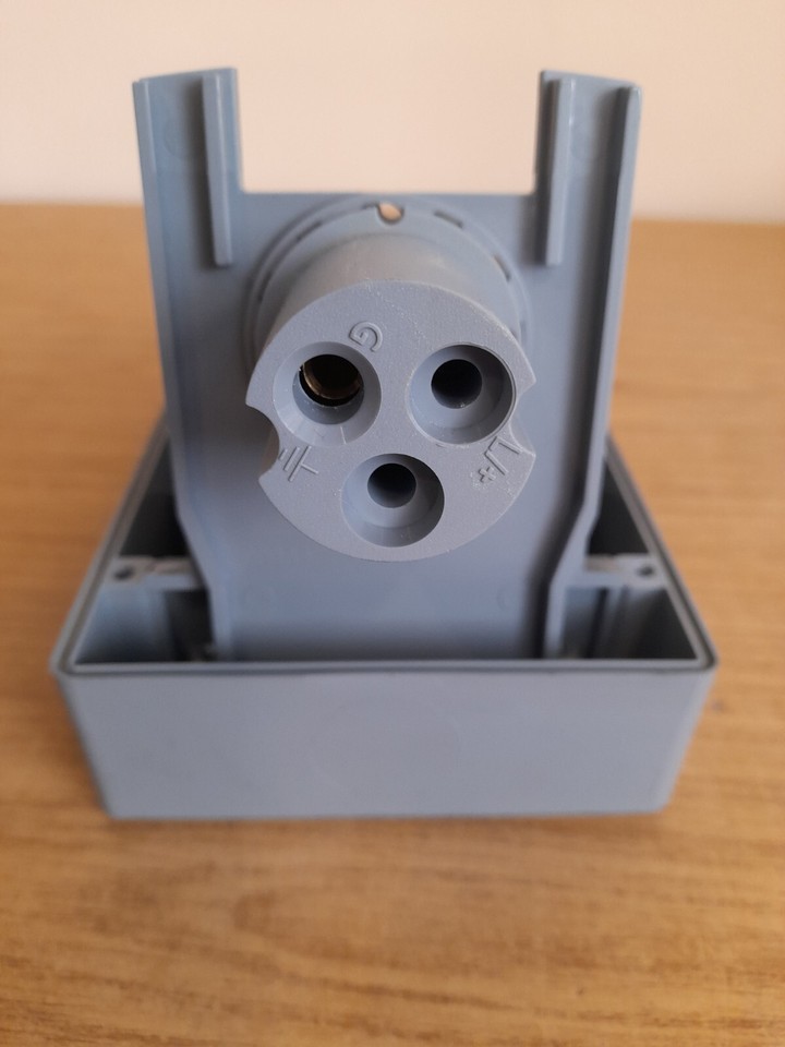 Yellow 16A 110V 3 Pin Industrial Socket MK Commando IP67 Indoor ...