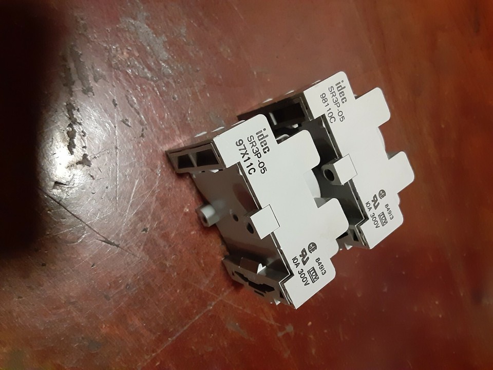 NOS / USED IDEC 11 PIN OCTAL RELAY BASE SR3P - 05 84913 RELAY MOUNT 10A ...