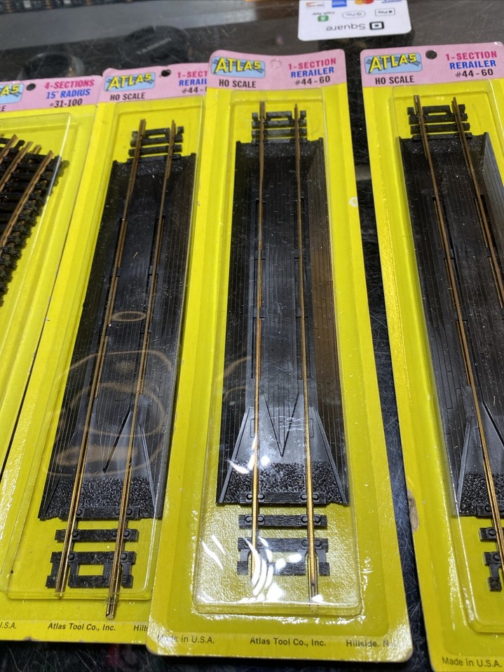 ATLAS HO Scale 15” Radius Rerailer 90 Degree Crossing Lot | eBay