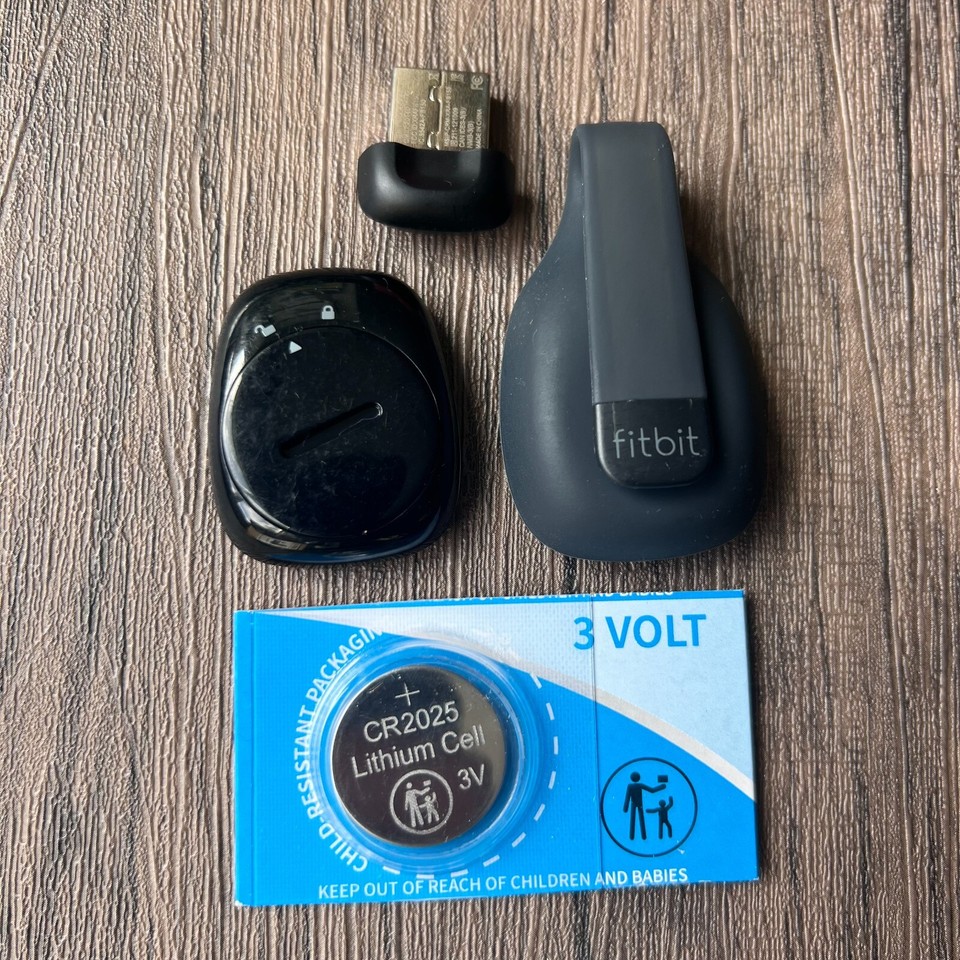 Fitbit Zip Wireless Activity Steps Calories Distance Fitness Tracker ...