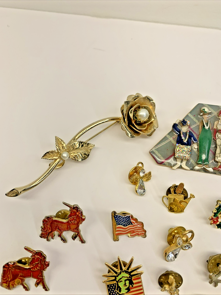 Lot Of Vintage Pins & Brooches Assorted Designs Collectible Jewelry ...