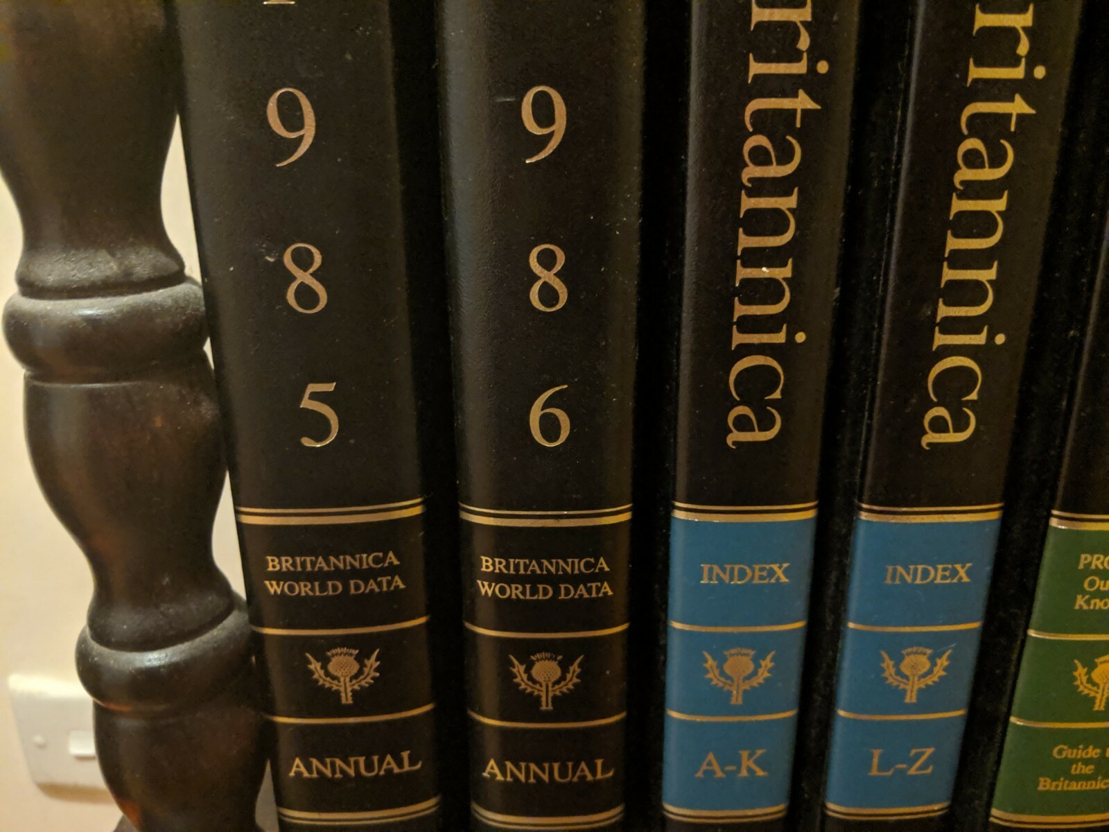 Complete 28 Volume of Encyclopaedia Britannica PLUS Propaedia/ 2 ...